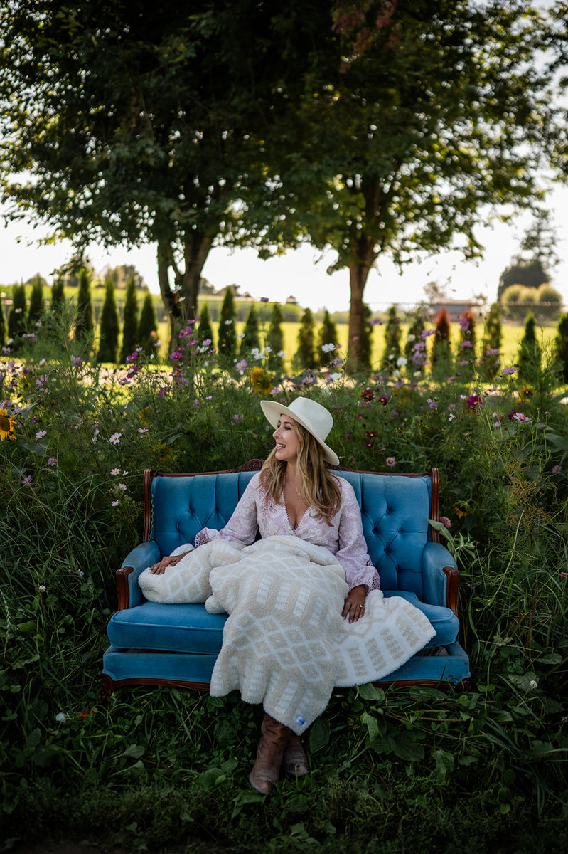 Birch & Marshmallow Diamond Point Print Extended Throw – Sunset Snuggles